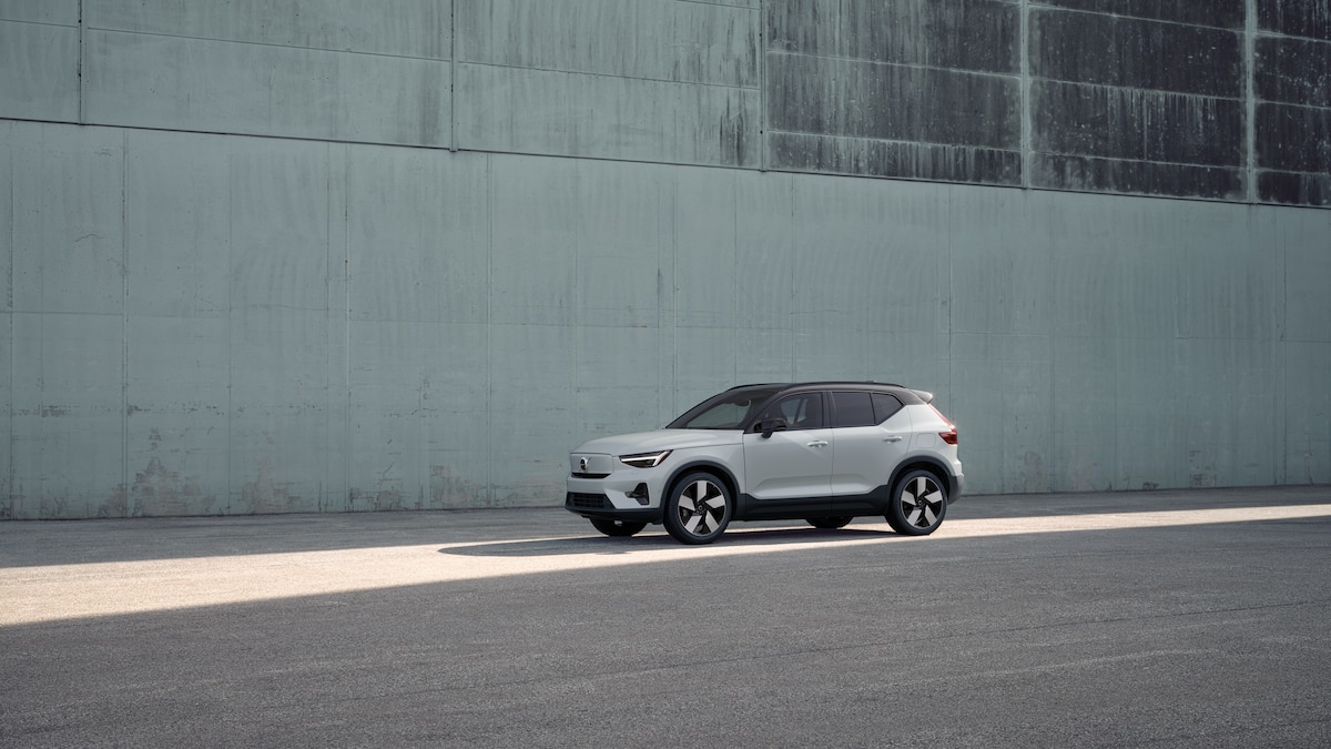 2026 Volvo EX40 | Fully Electric Compact Luxury SUV | Volvo Car Canada